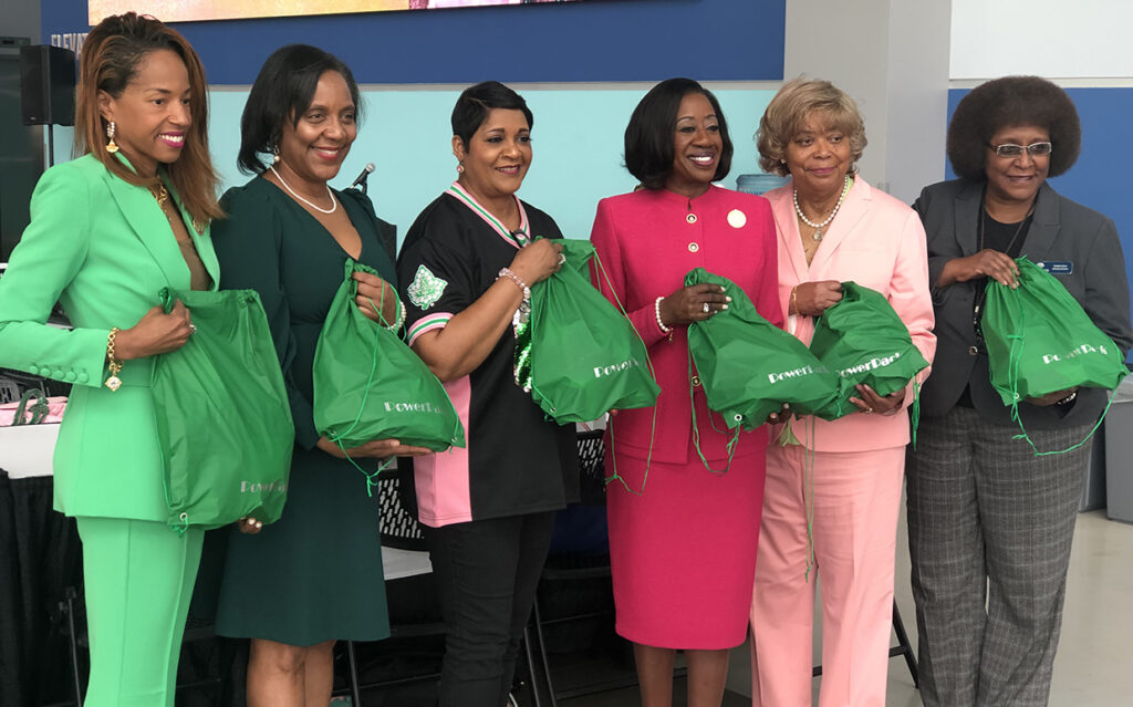 Girls Inc., Boys & Girls Clubs receive hunger 'Power Packs' - 256 Today