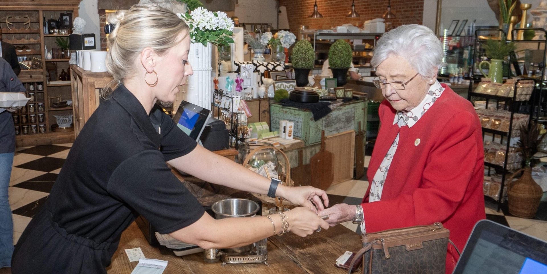 Ivey Encourages Alabama Small Businesses to Compete - 256 Today